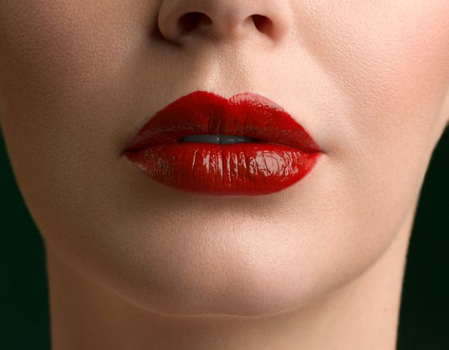 Ruj Lichid cu Finish Lucios - 8H | Gerovital Beauty